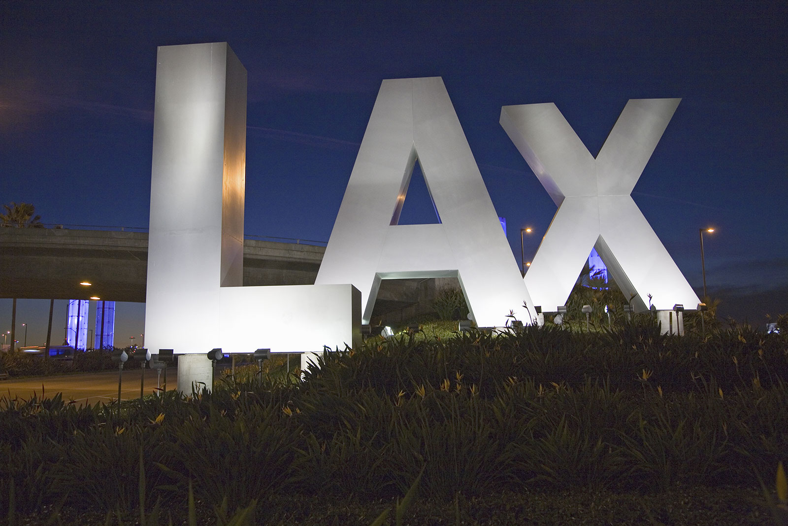From San Diego to Los Angeles Airport LAX Transportation | Treasure Limo